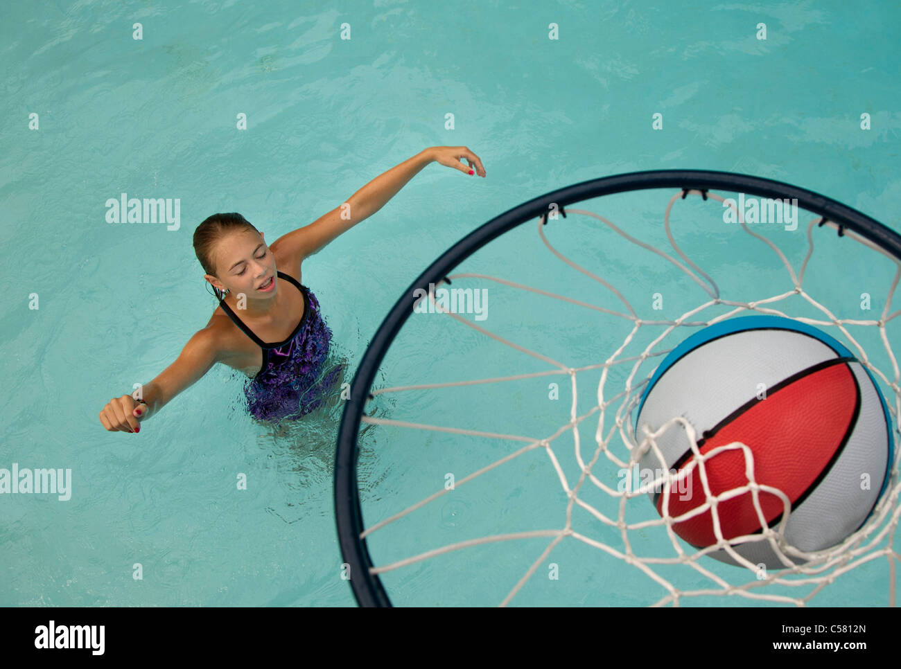 Girl basketball playing 14 hi-res stock photography and images - Alamy