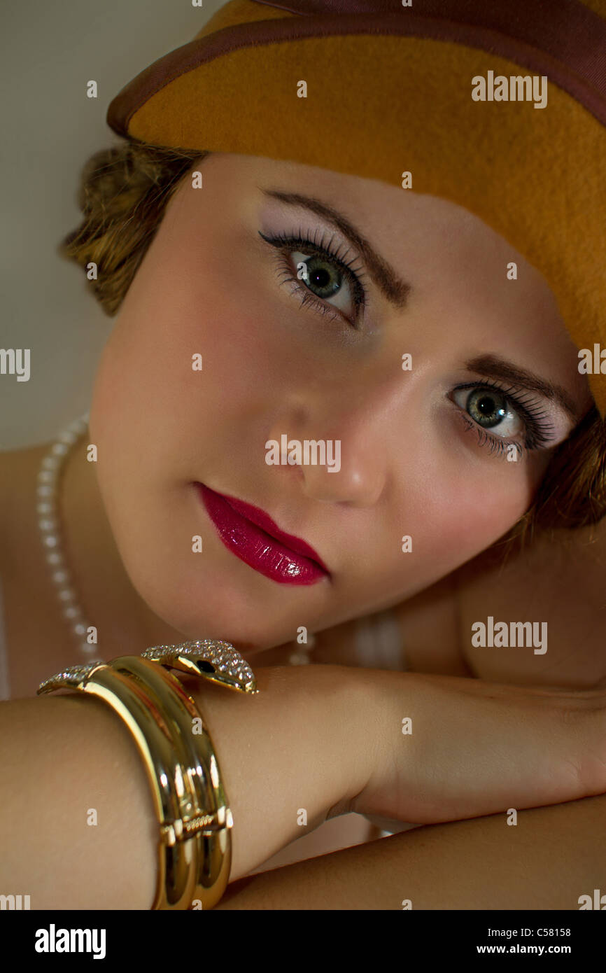 1920s flapper hi-res stock photography and images - Alamy