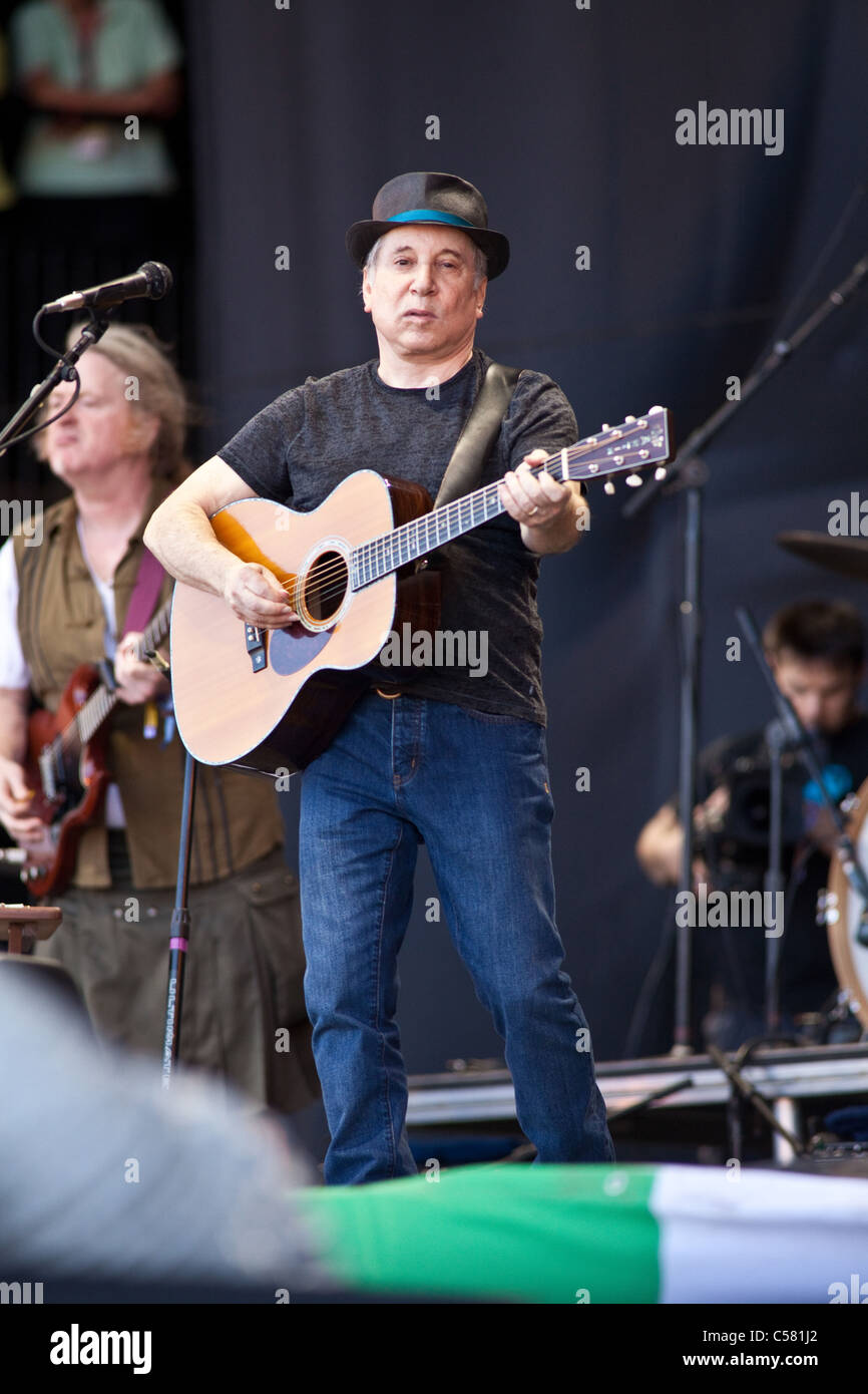 Paul Simon American singer-songwriter and actor performing on the ...
