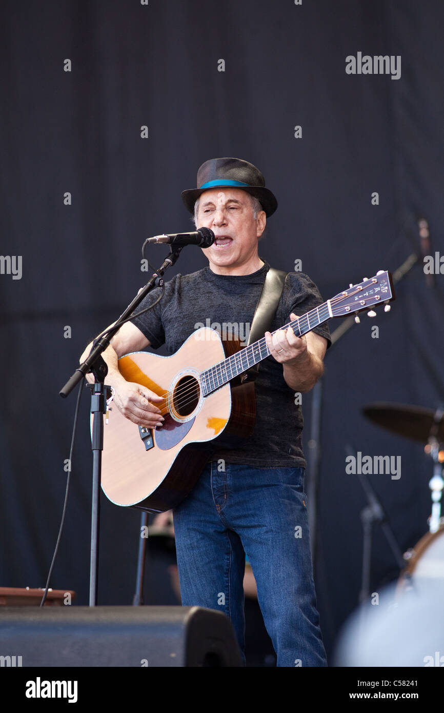 Paul Simon American singer-songwriter and actor performing on the ...