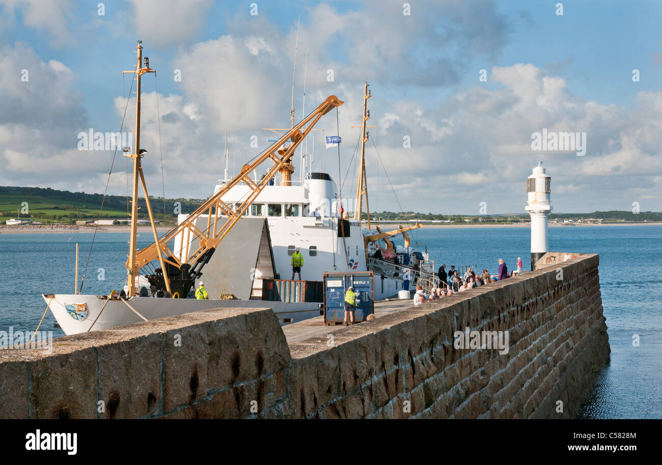 Unloading the Scillonian III passenger ship at the quayside in Penzance ...