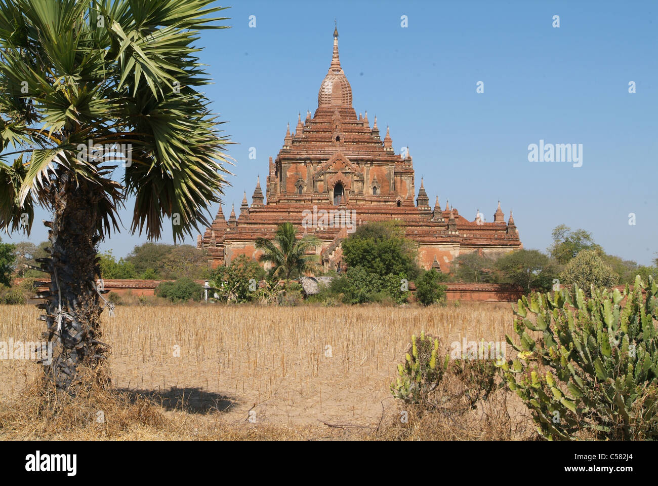 Bagan temple hi-res stock photography and images - Alamy