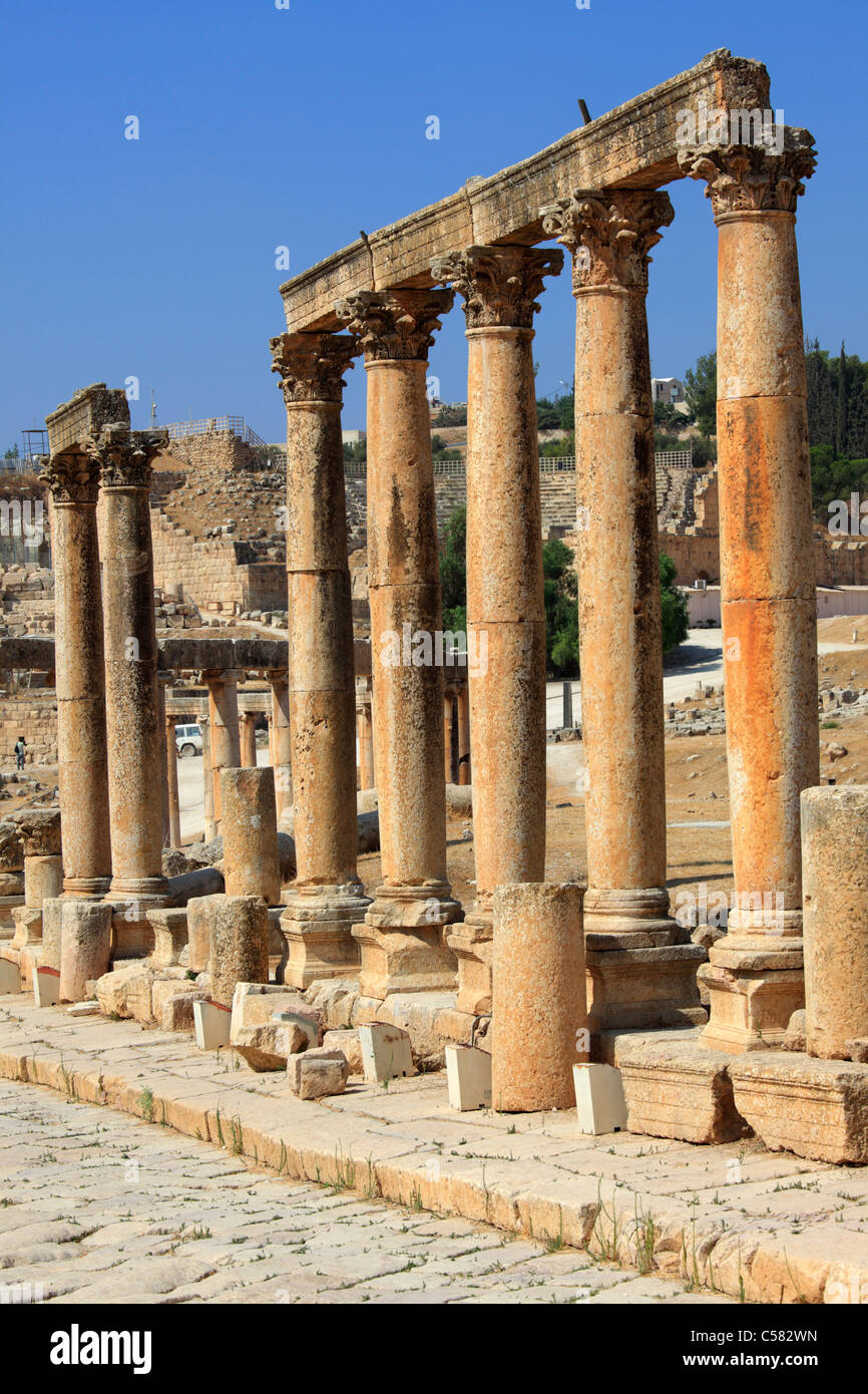 Columns of jerash hi-res stock photography and images - Alamy