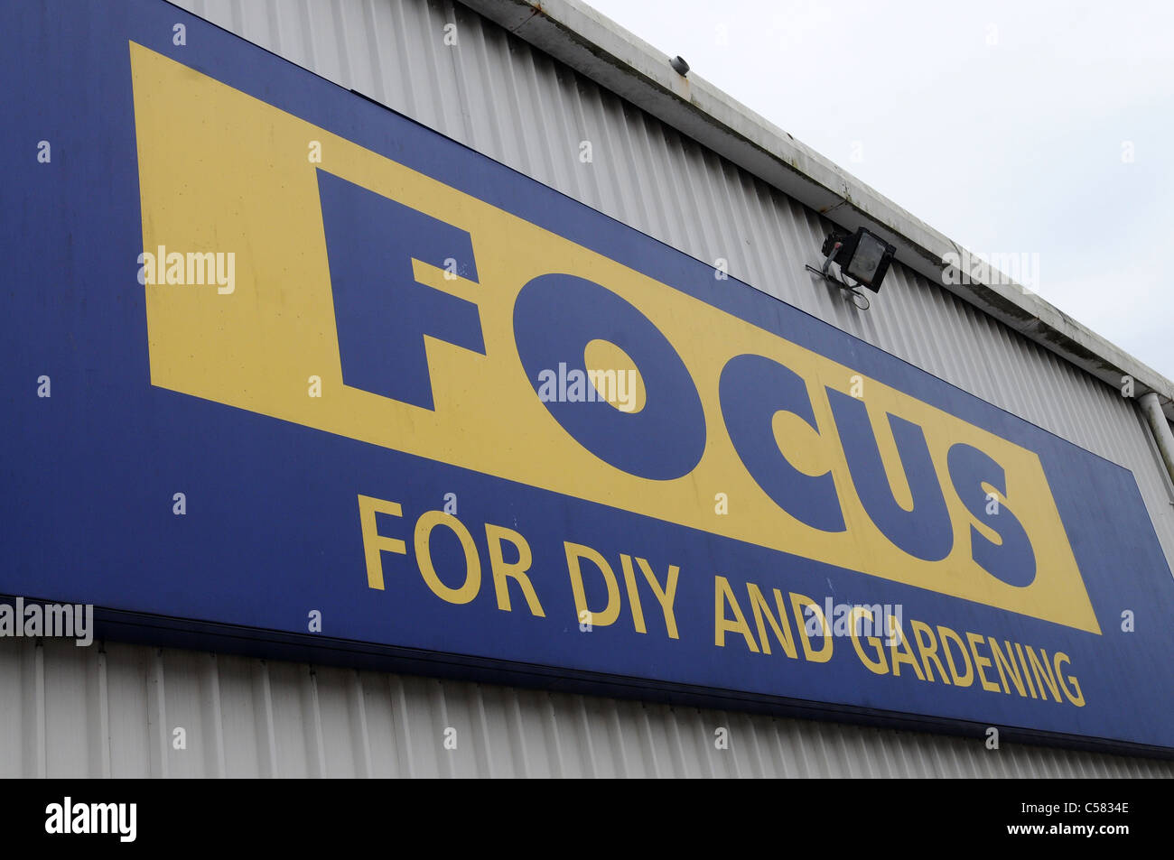 Diy store sign hi-res stock photography and images - Alamy
