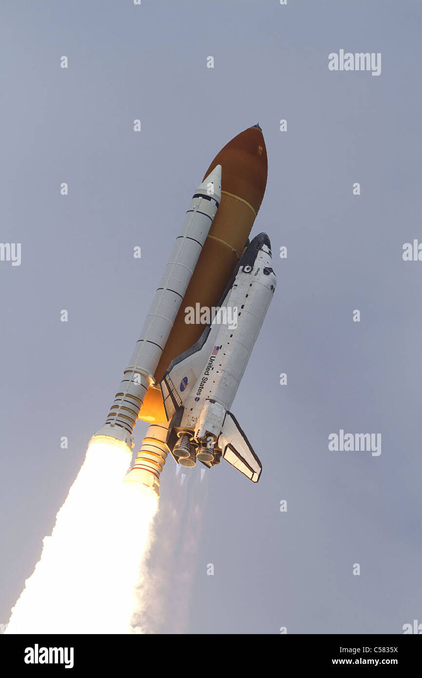 Atlantis sts 135 lifts off hi-res stock photography and images - Alamy