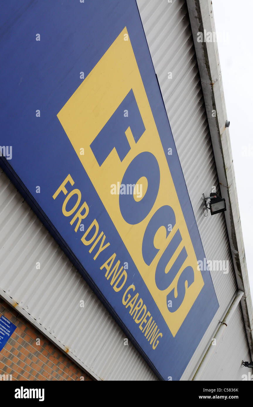 Focus DIY store sign Stock Photo - Alamy