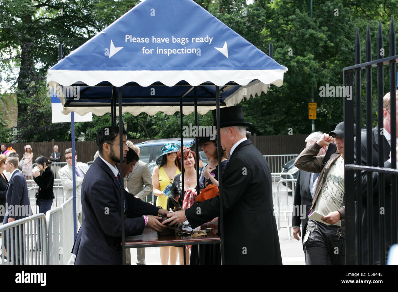 A scene from the Ascot race meeting, Ascot, near London, UK Stock Photo ...