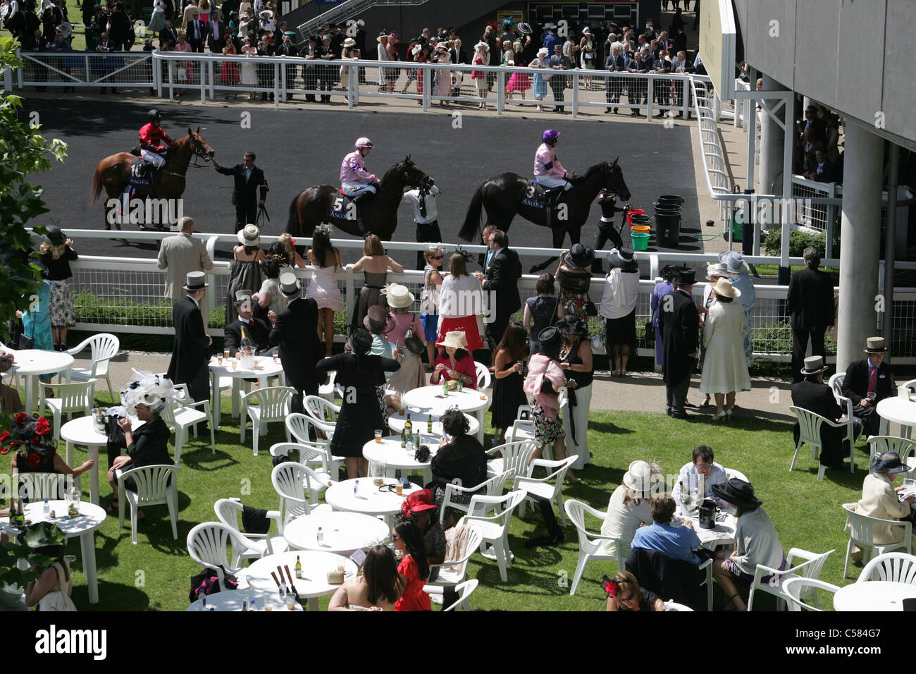 A scene from the Ascot race meeting, Ascot, near London, UK Stock Photo ...