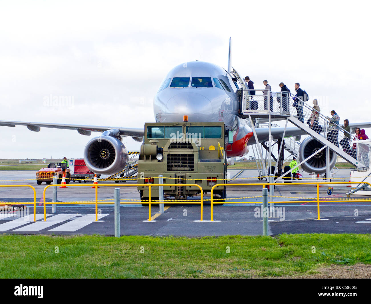 Passengers Boarding Jetstar A320 Aircraft, Avalon Airfield Melbourne ...