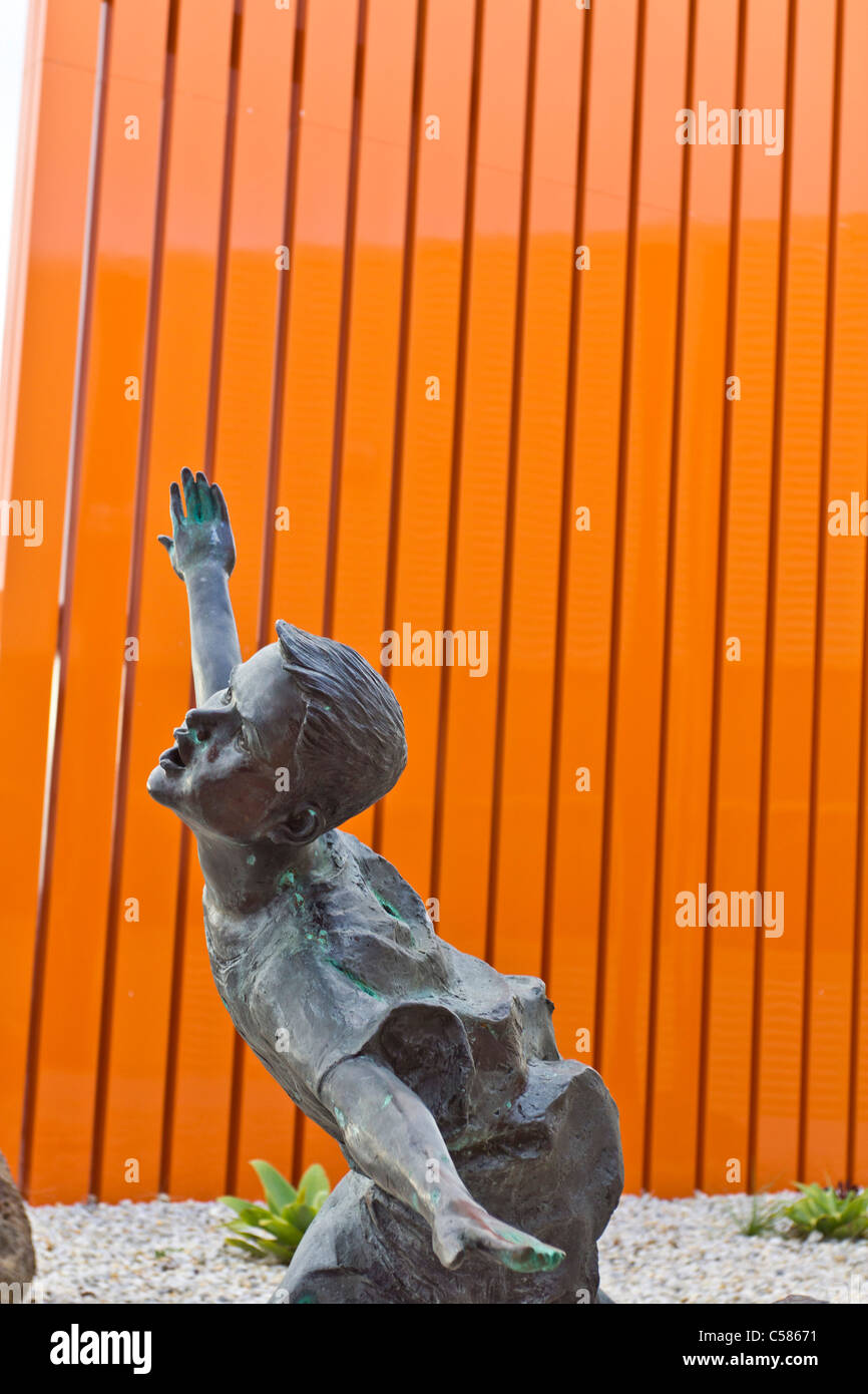 Flying statue hi-res stock photography and images - Alamy