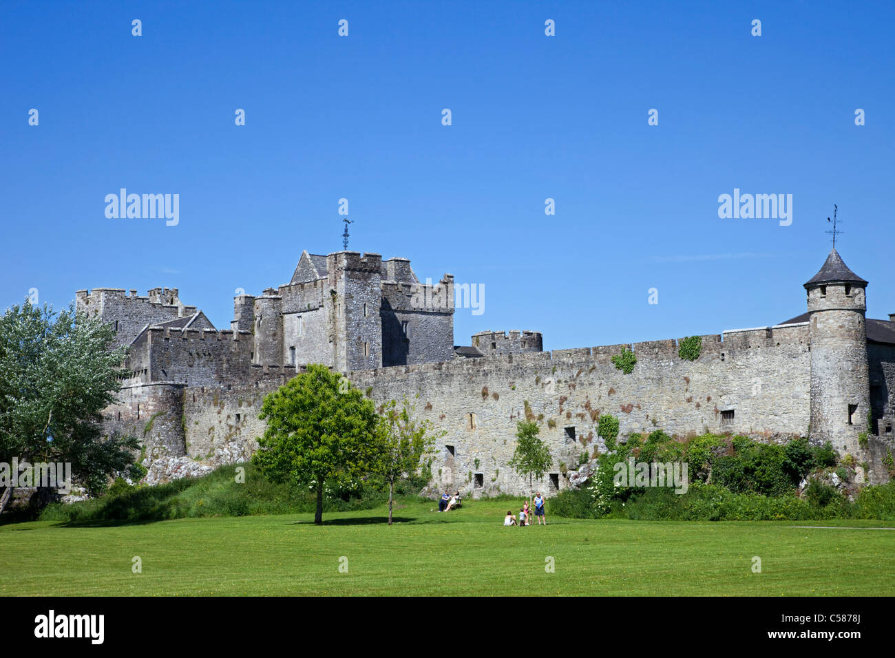 Cahir castle co tipperary ireland hi-res stock photography and images ...