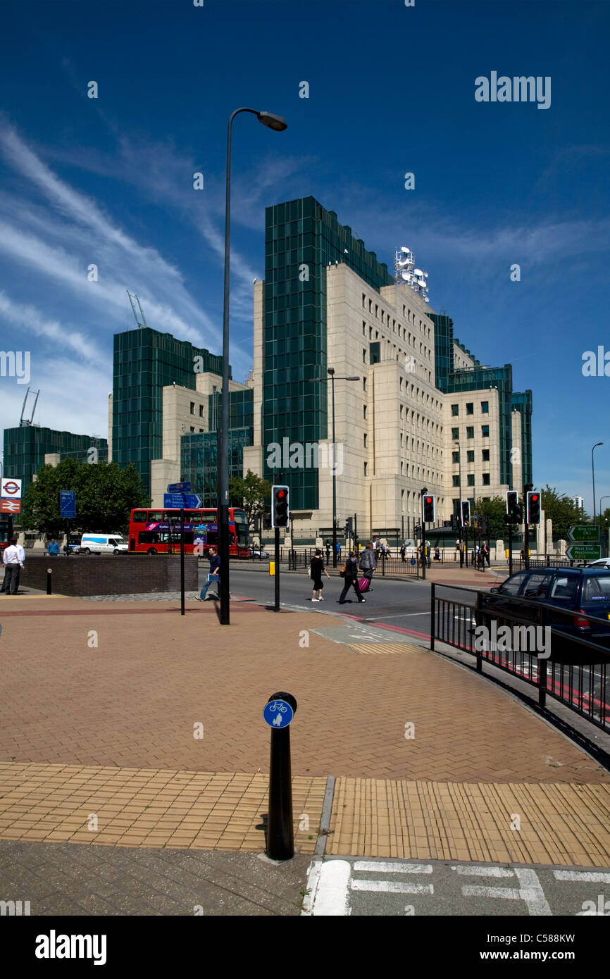 Sis building mi6 intelligence service hi-res stock photography and ...