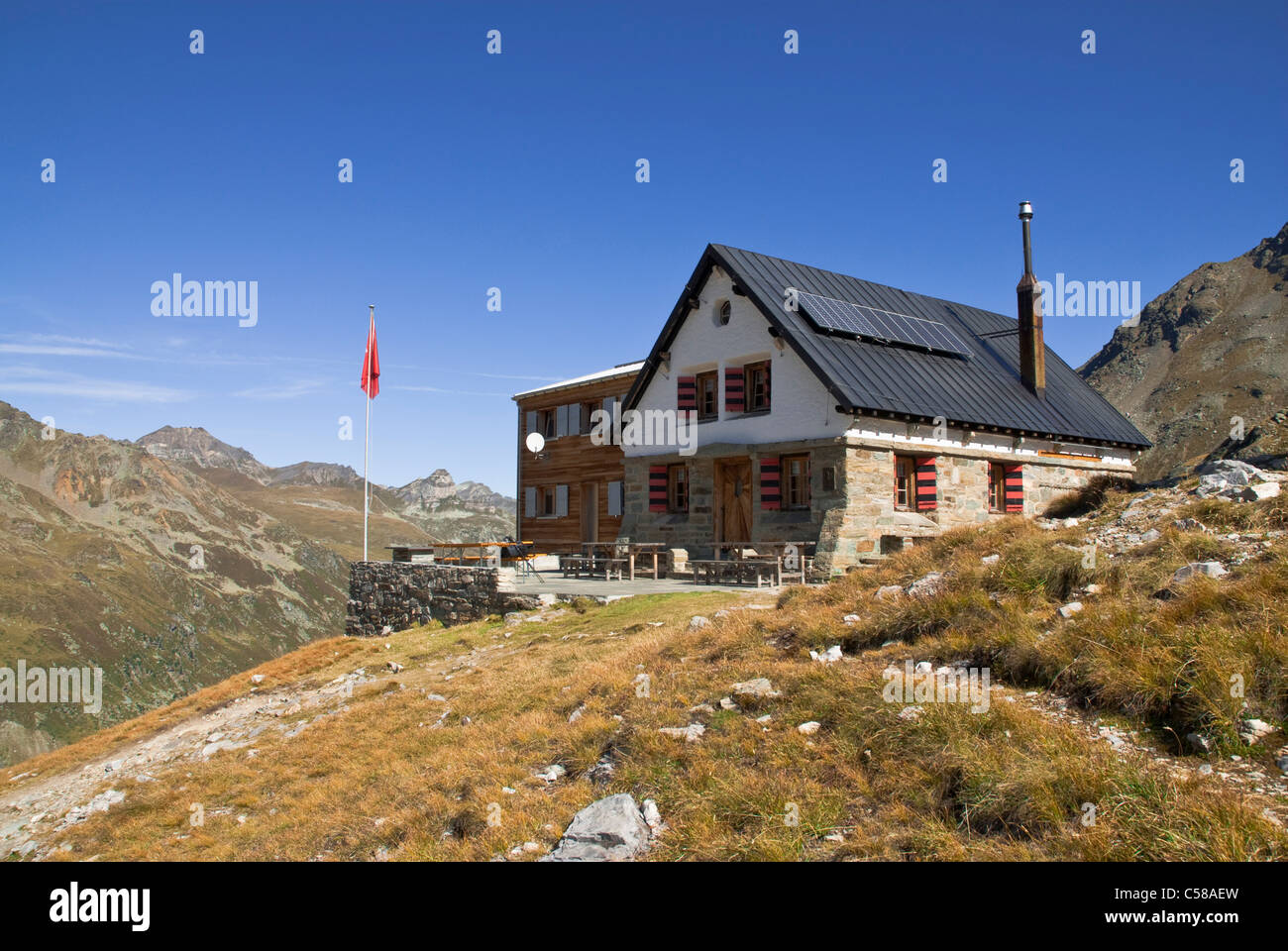 Mountaineering hut hi-res stock photography and images - Alamy