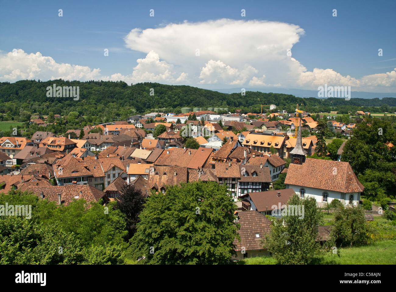 Old Town, anvil cloud, Cumulonimbus capillatus incus, Bern, canton BE ...