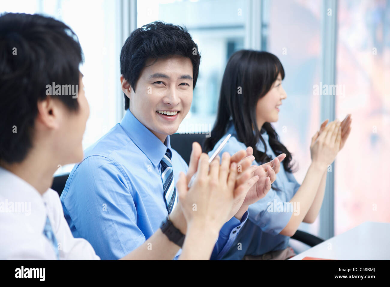 Clapping global hi-res stock photography and images - Alamy
