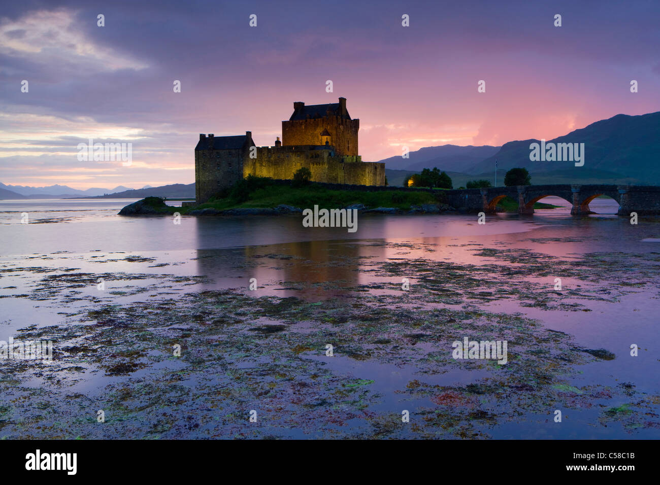 Eilean donan castle bridge hi-res stock photography and images - Alamy