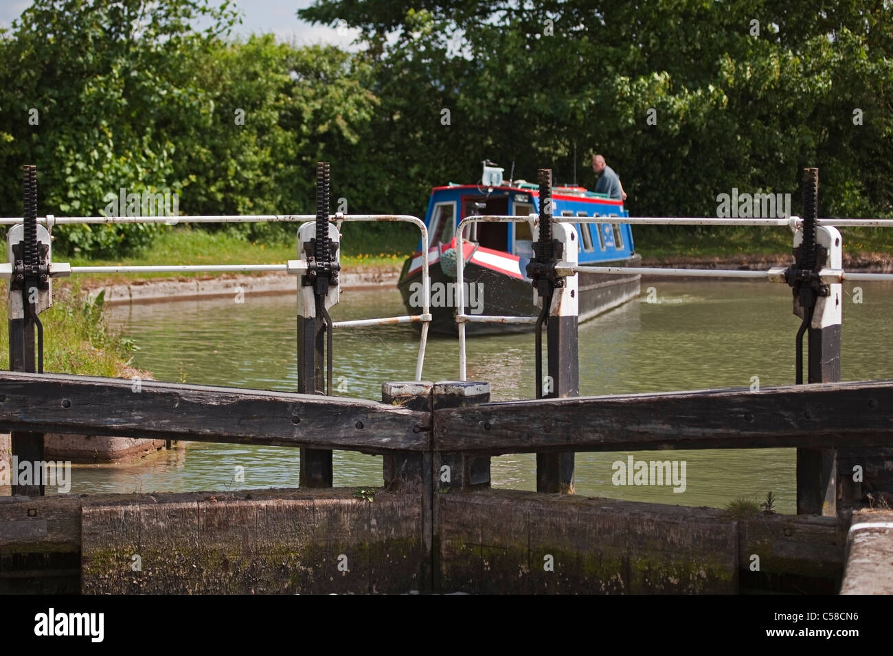 Lock gates narrow boats hi-res stock photography and images - Alamy