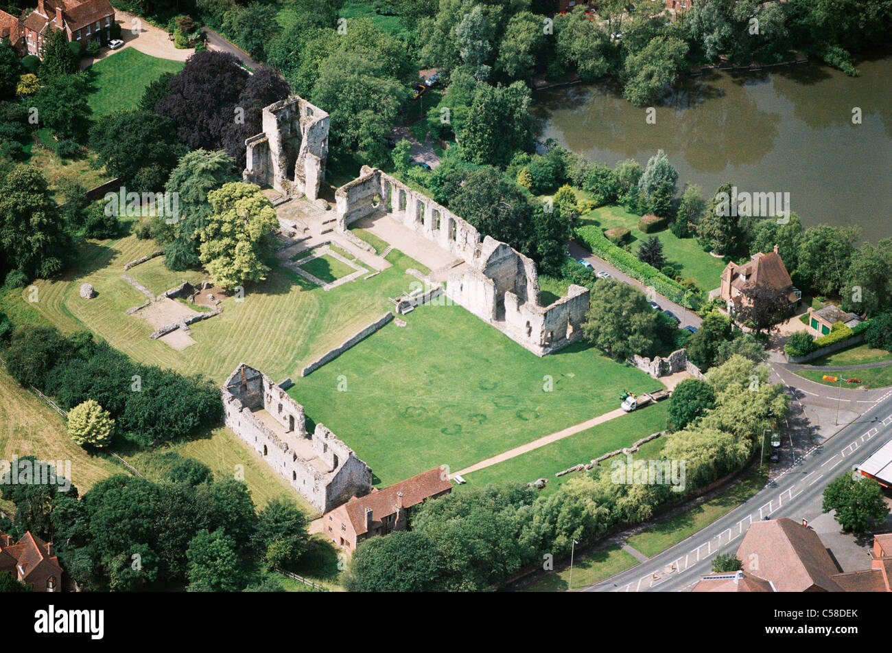 Bishops waltham palace aerial hi-res stock photography and images - Alamy