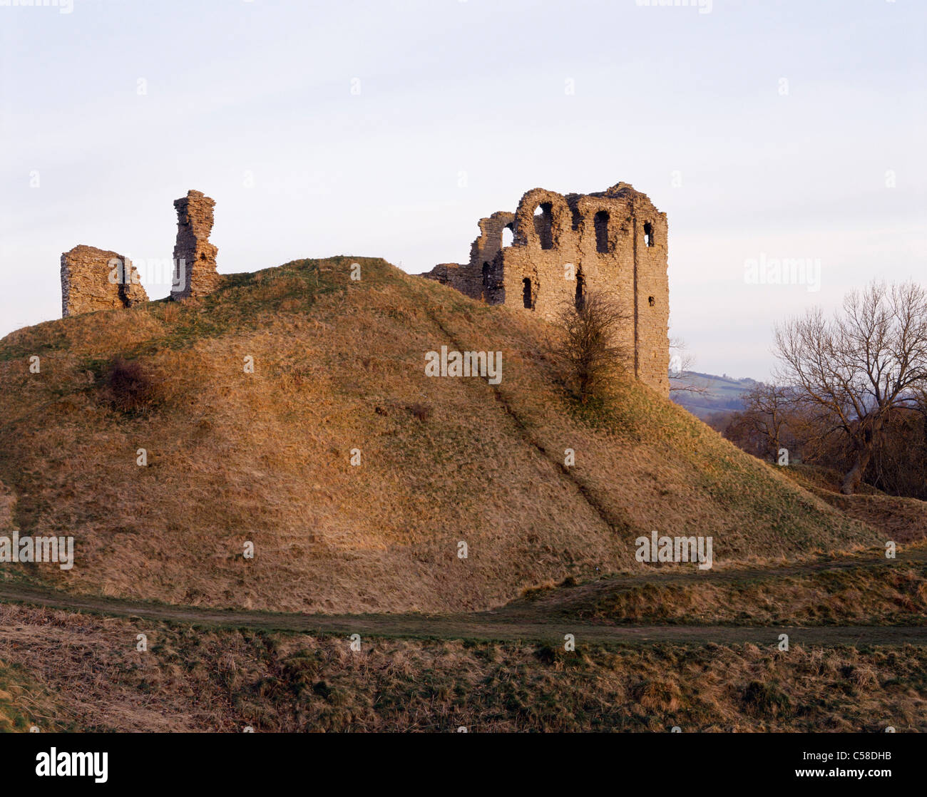 Clun Castle. Castle on mound Stock Photo - Alamy
