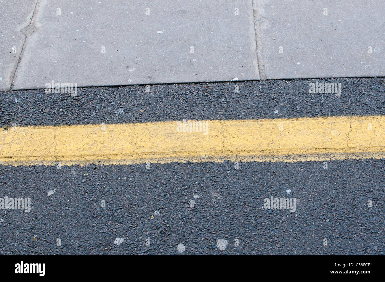 yellow line platform Stock Photo - Alamy