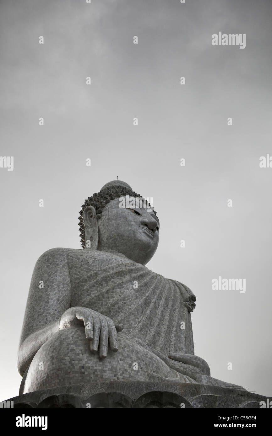 Vertical shot giant statue hi-res stock photography and images - Alamy