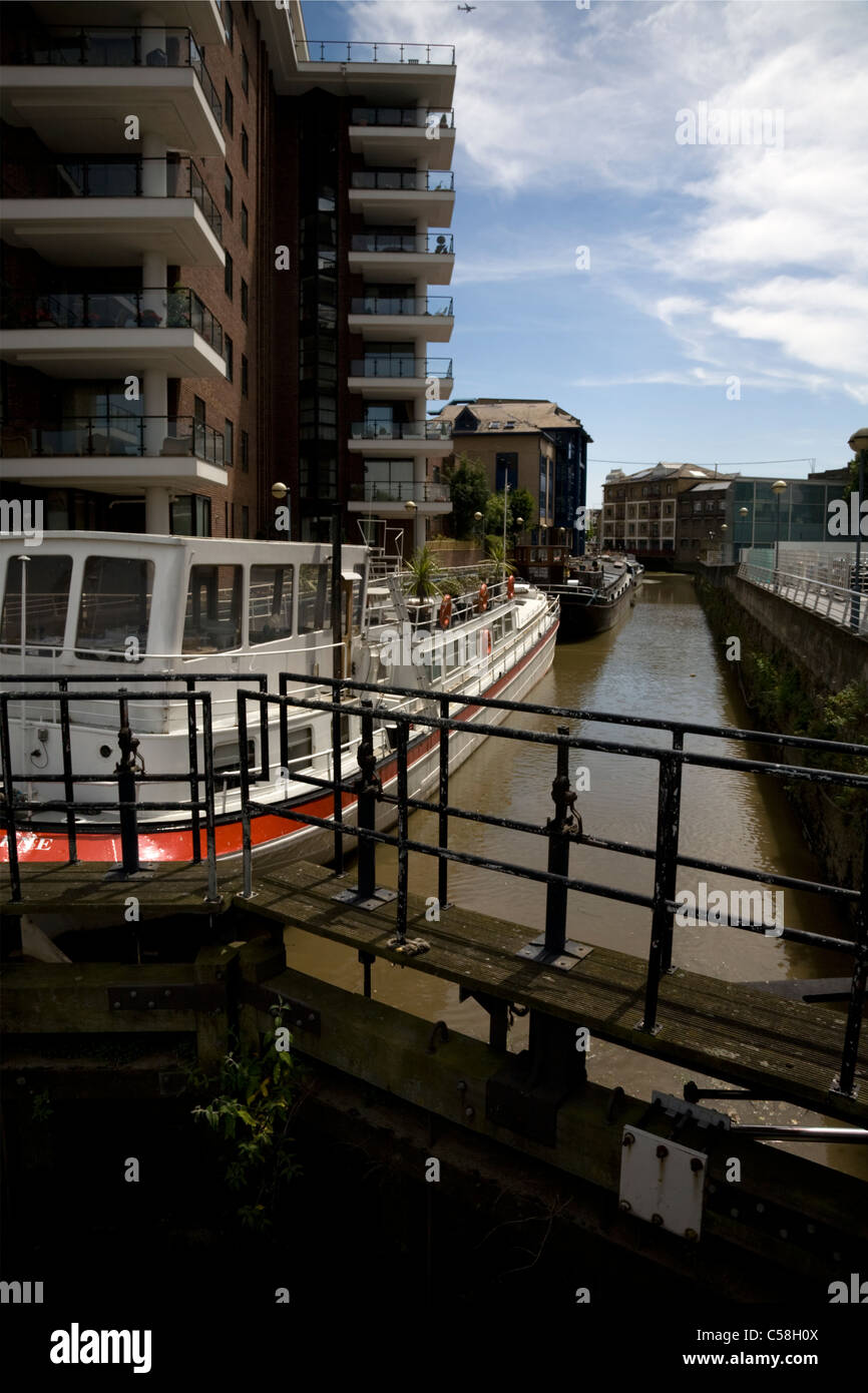Dock river hi-res stock photography and images - Alamy