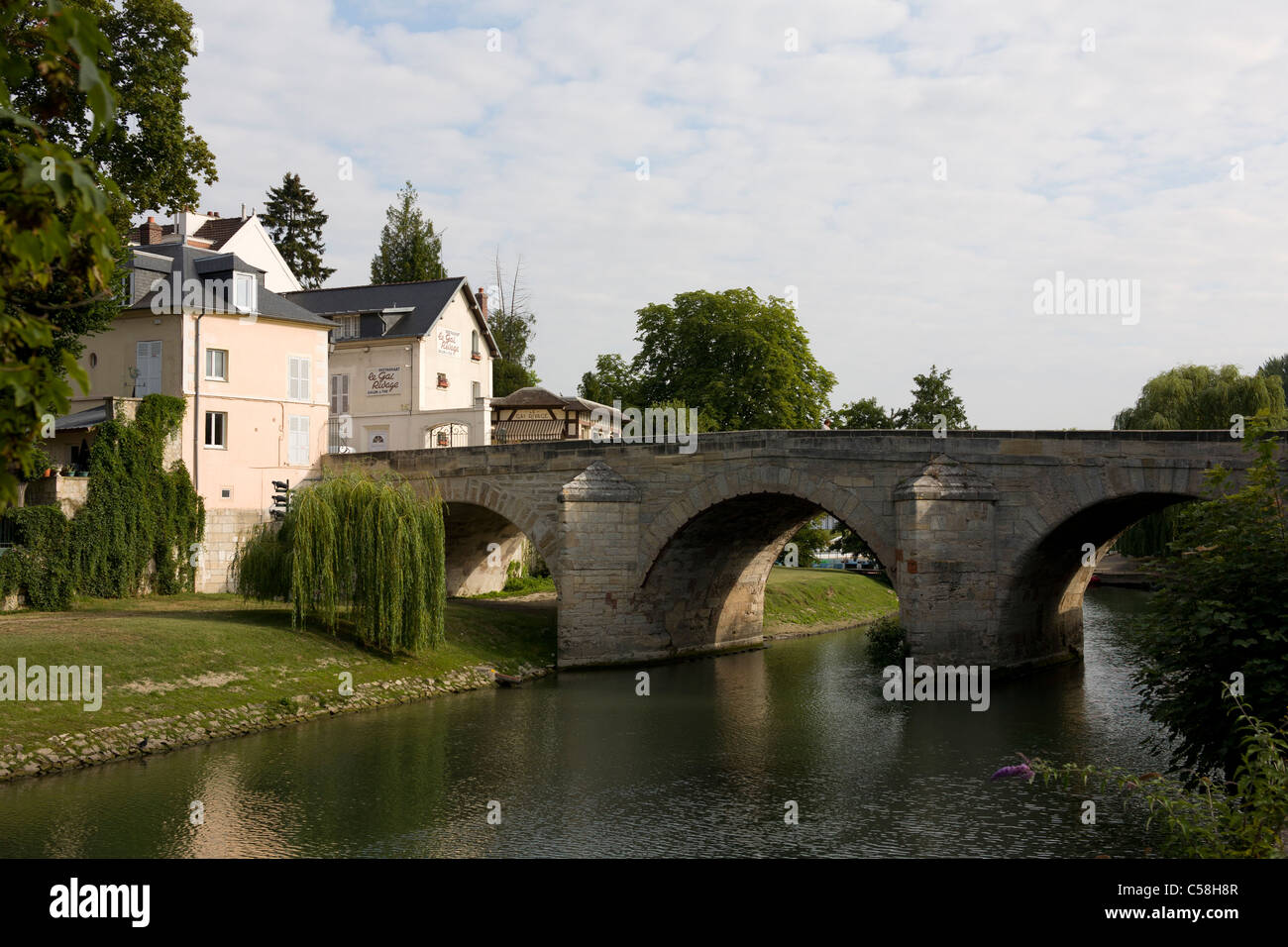 16th century stone bridge hi-res stock photography and images - Alamy