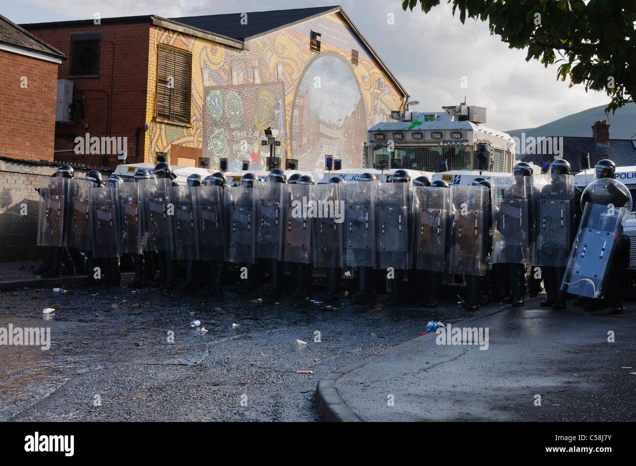 Police riot control line Stock Photo - Alamy