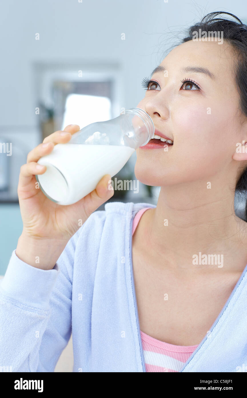 Close-up of young woman drinking milk Stock Photo - Alamy