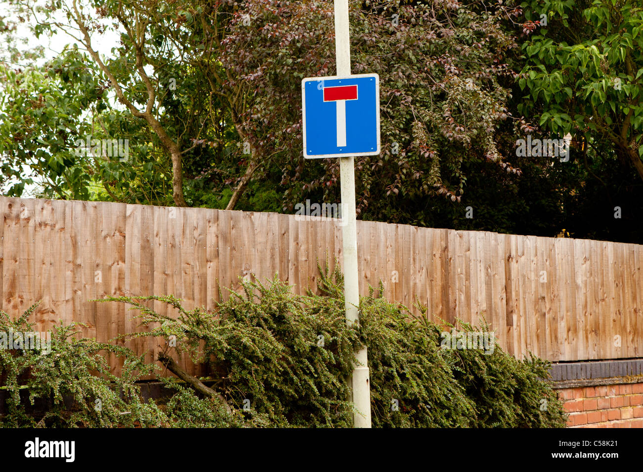 UK English Blue Dead End Sign Notice Post Stock Photo - Alamy
