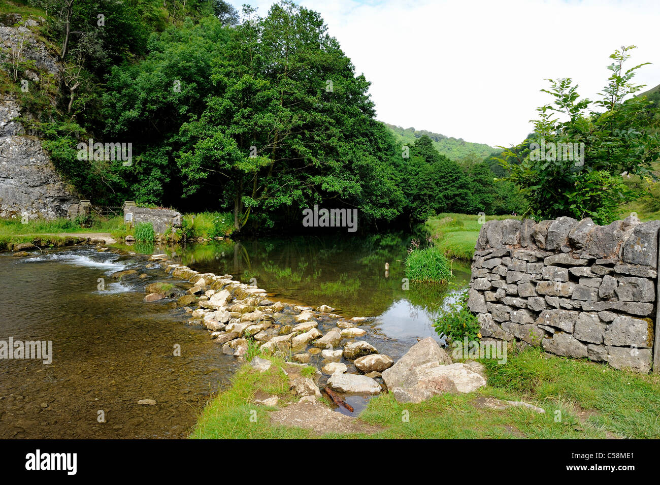 river dove dovedale derbyshire England uk Stock Photo - Alamy