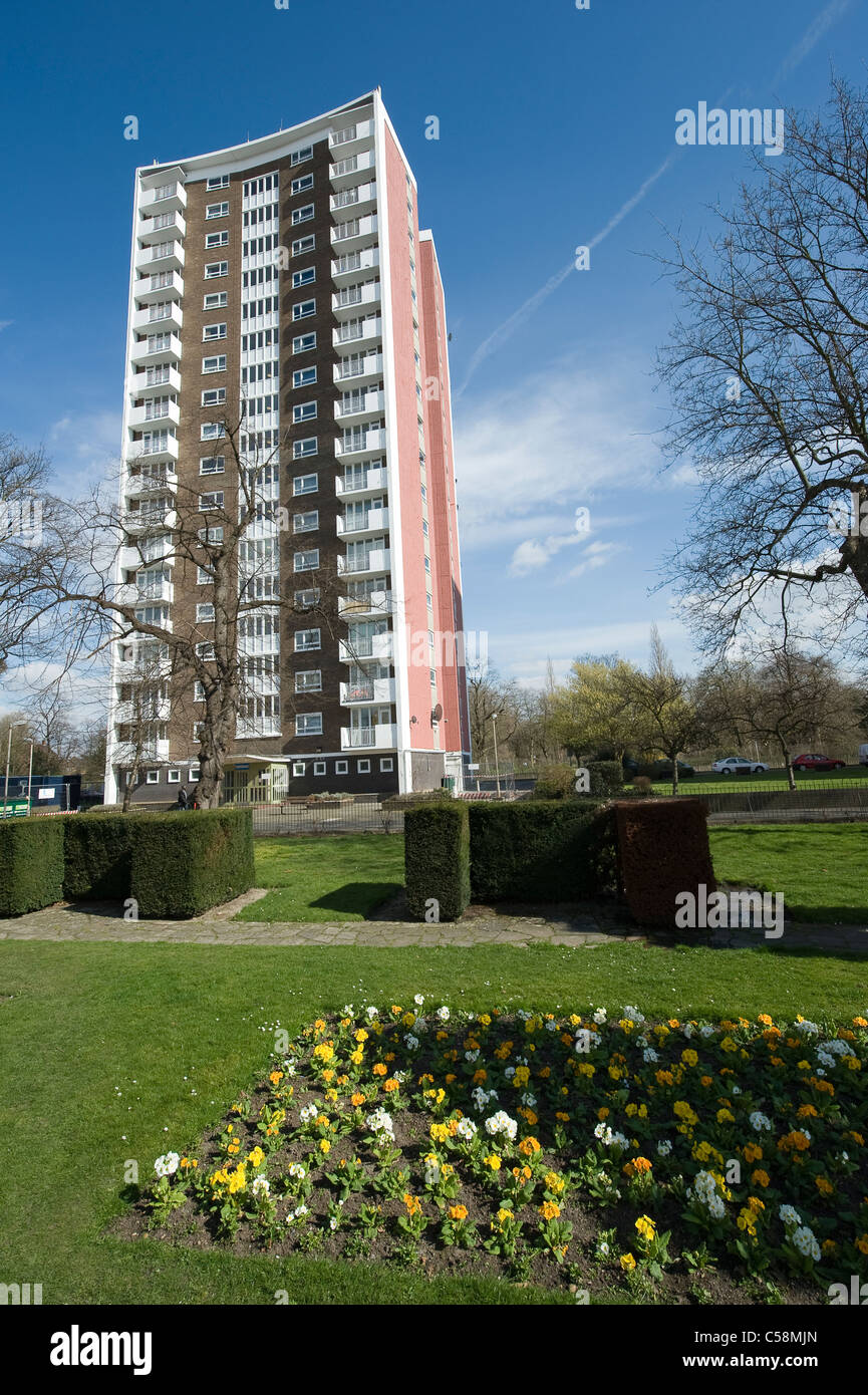 High rise tower blocks town centre hi-res stock photography and images ...