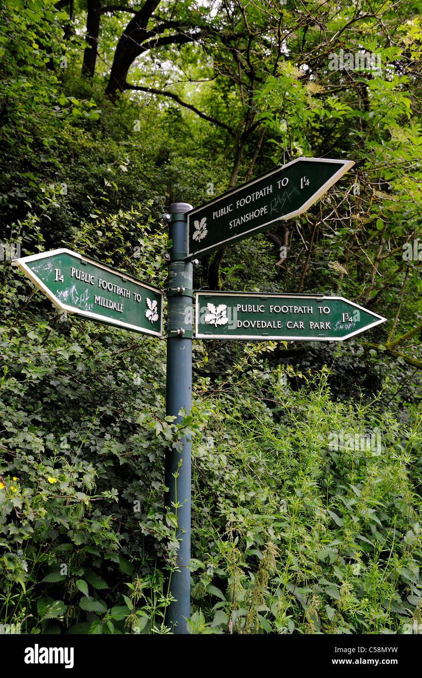 Public footpath signs hi-res stock photography and images - Alamy