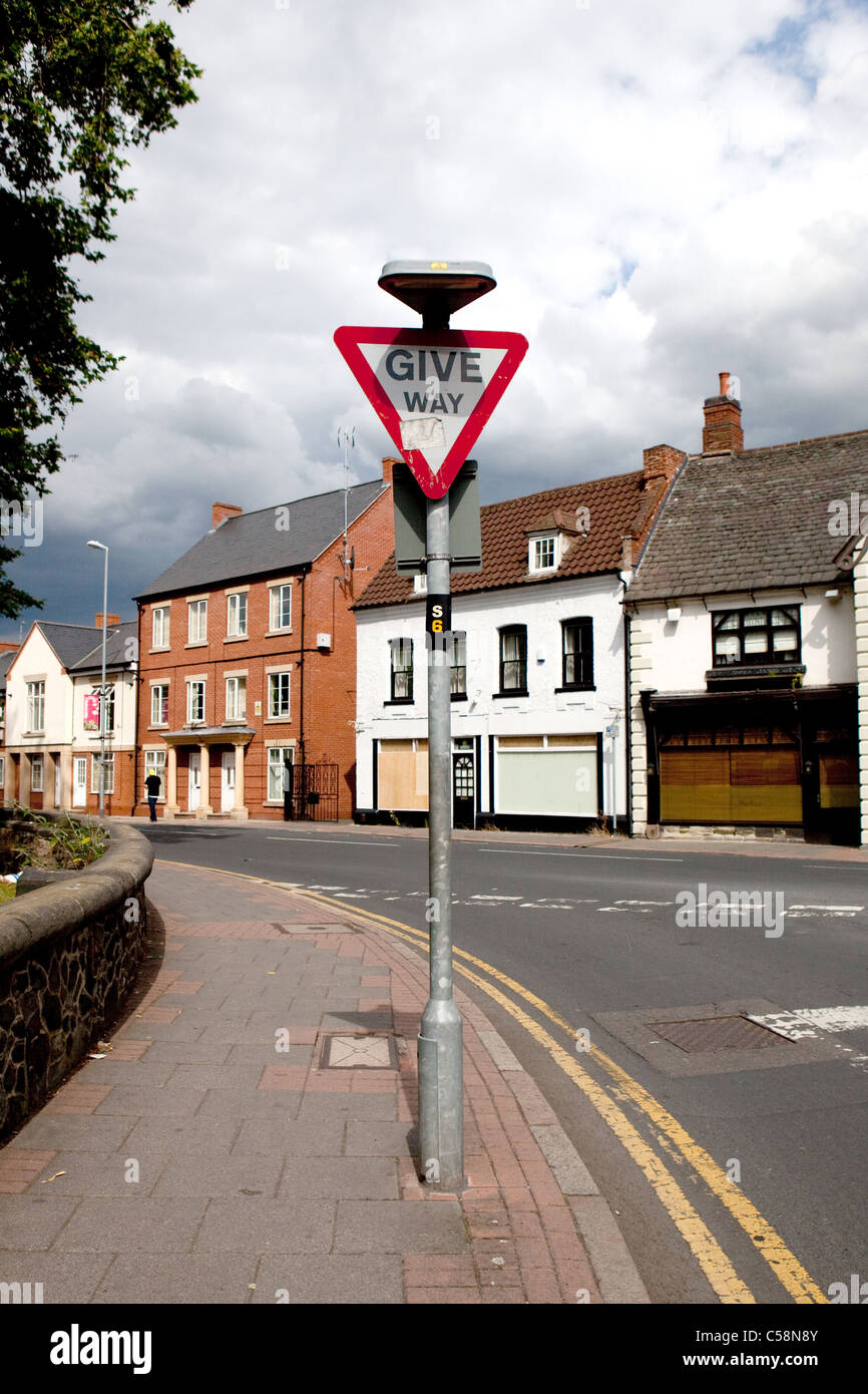 UK Give Way Street Road Sign Post Stock Photo - Alamy