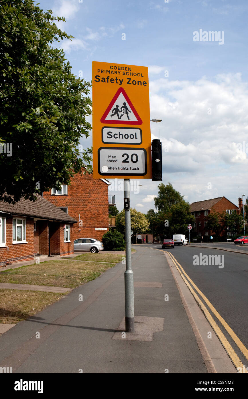 Children Crossing Sign Uk Stock Photos & Children Crossing Sign Uk ...