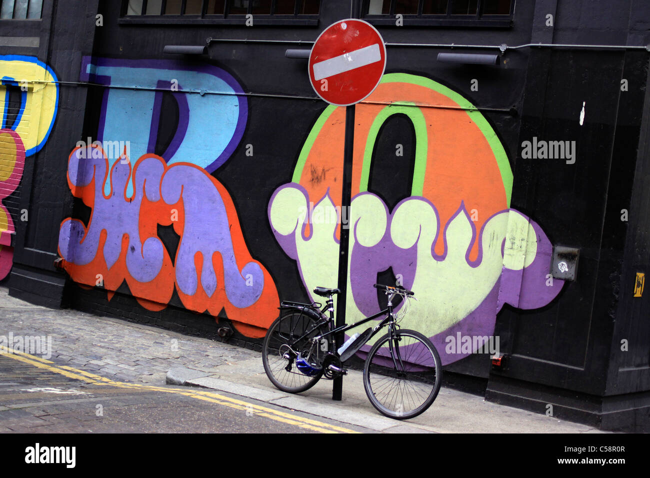 Bicycle no entry sign hi-res stock photography and images - Alamy