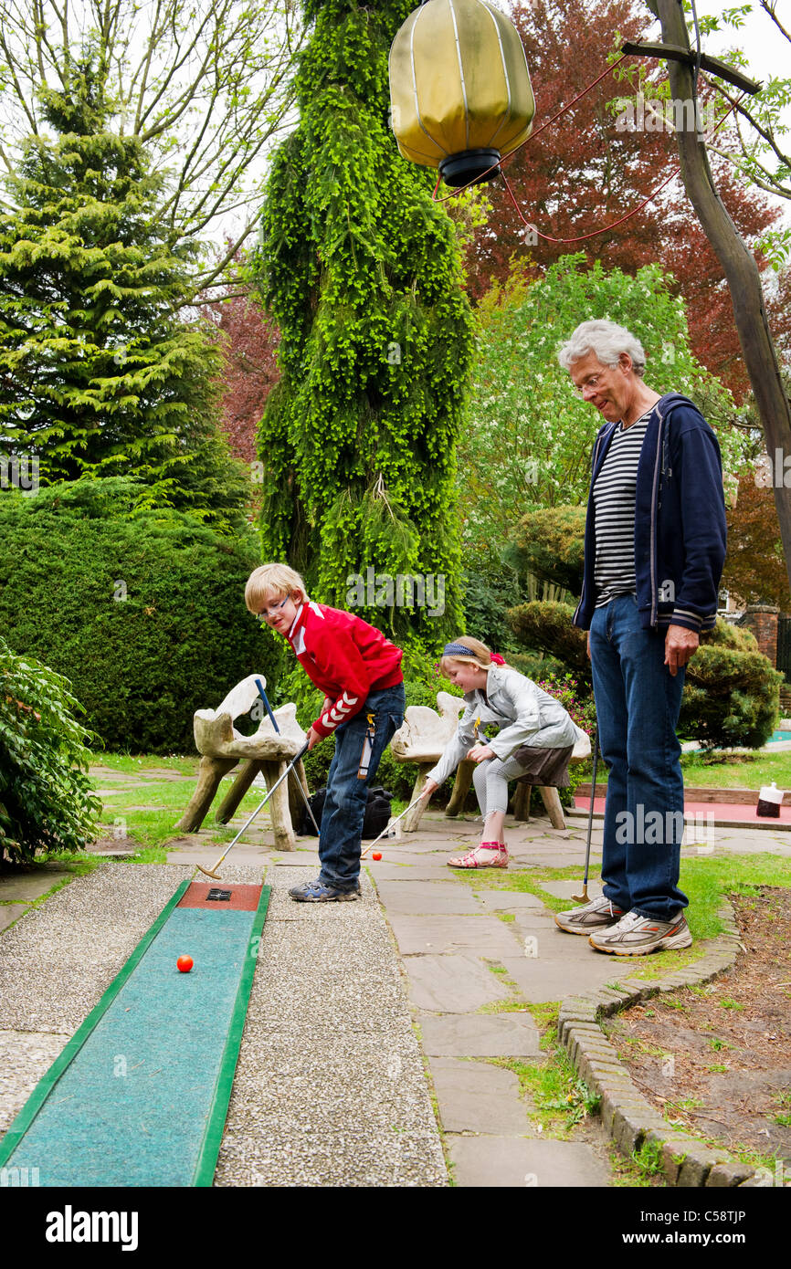 Elderly people playing golf hi-res stock photography and images - Alamy