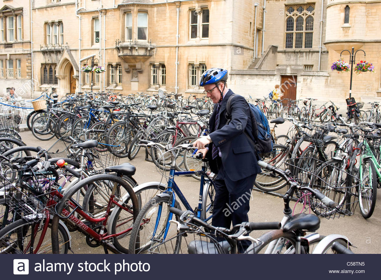 Bus Stop Oxford Street High Resolution Stock Photography and Images - Alamy