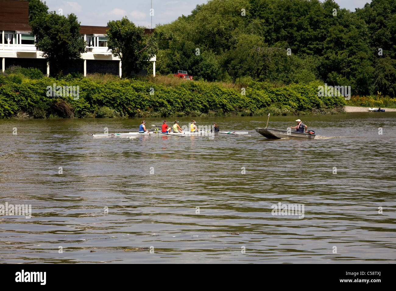 Chiswick river path hi-res stock photography and images - Alamy