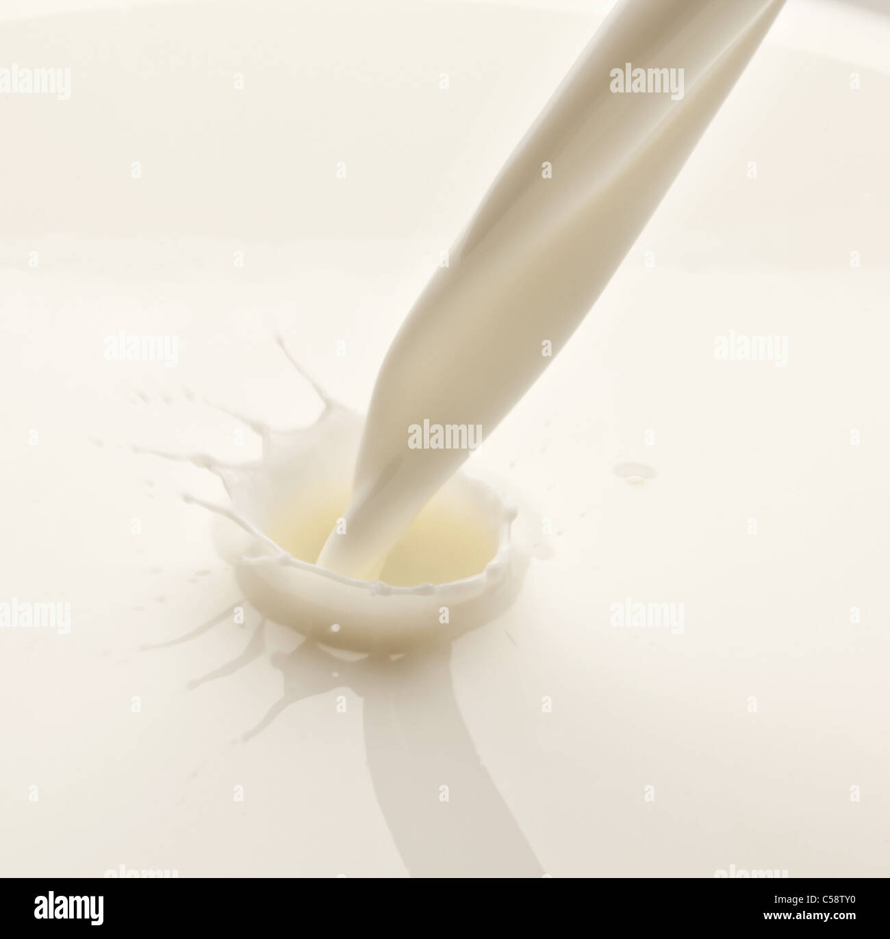 Milk background white flowing hi-res stock photography and images - Alamy