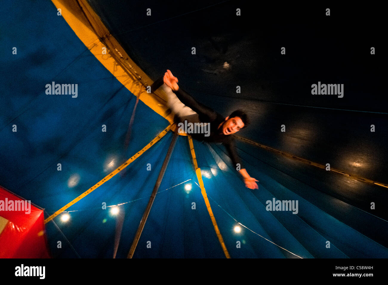 Flying Trapeze Act Stock Photos & Flying Trapeze Act Stock Images - Alamy