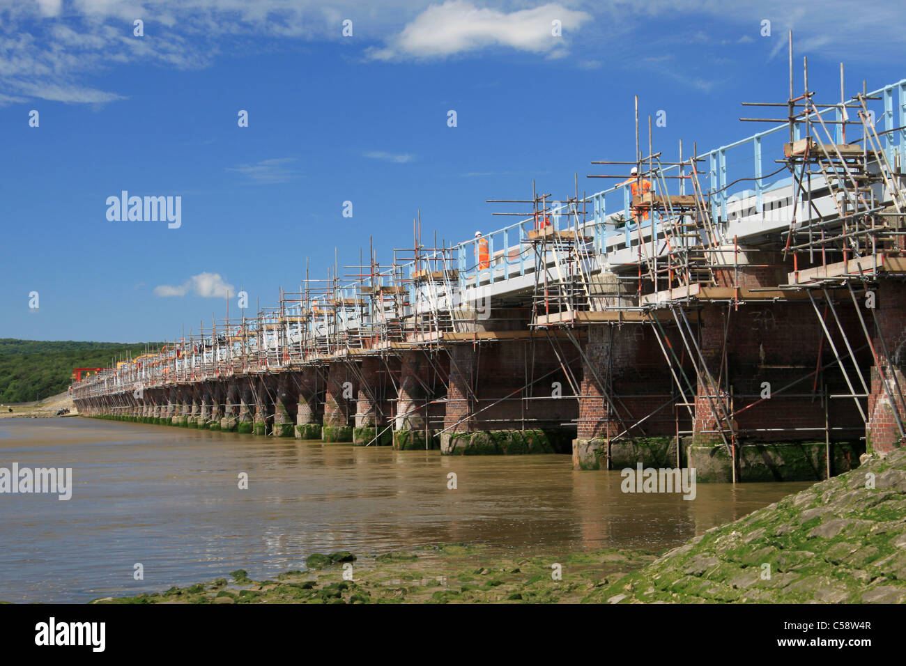 Putting the new deck on Arnside (railway) Viaduct, Cumbria Stock Photo ...