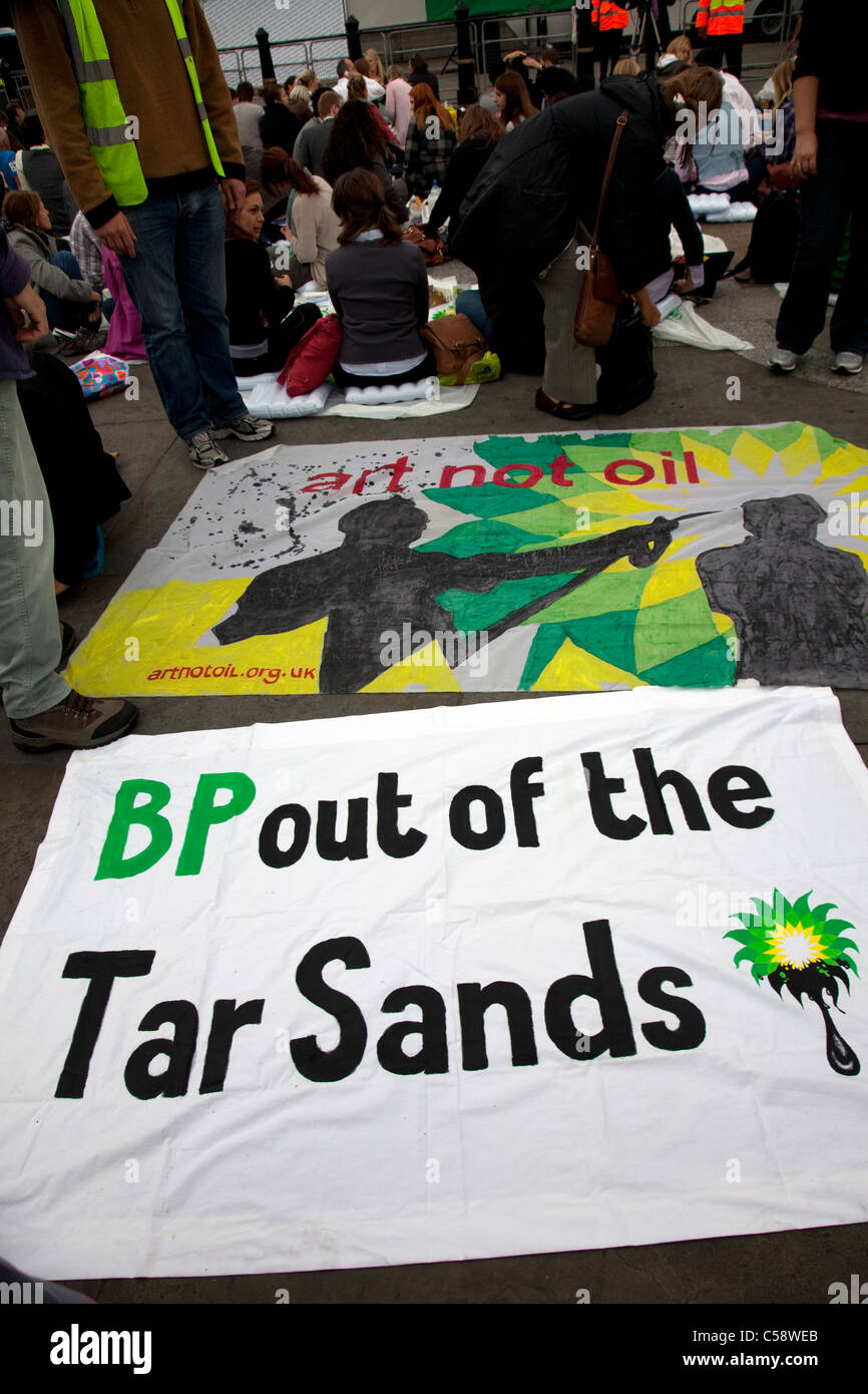 Free opera in the square hi-res stock photography and images - Alamy