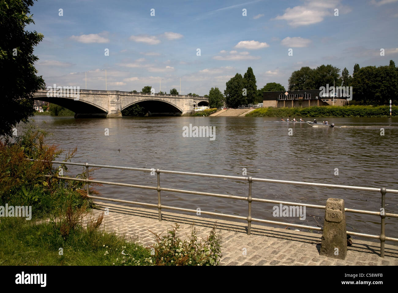 Chiswick bridge hi-res stock photography and images - Alamy