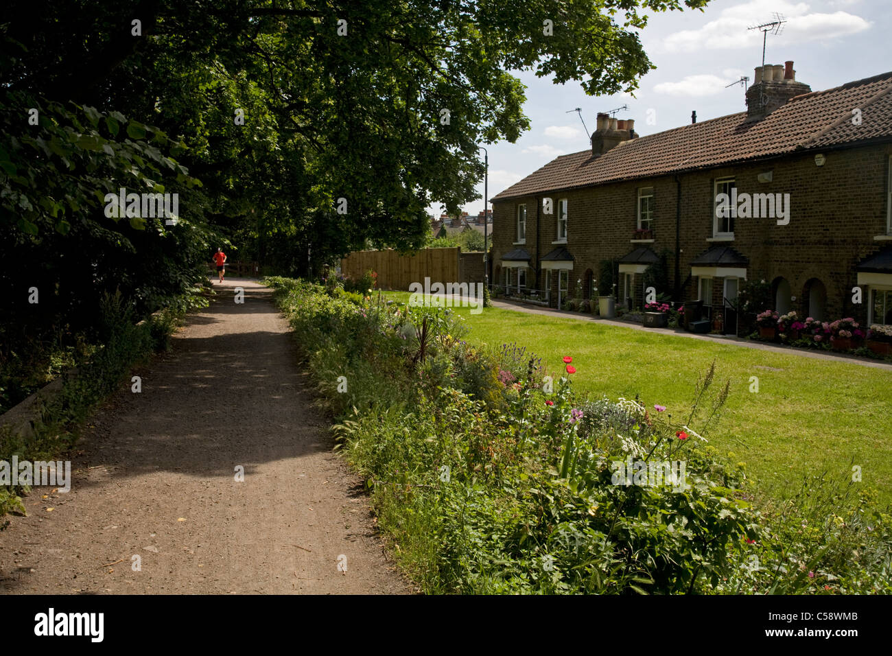 riverside cottages kew london england Stock Photo - Alamy