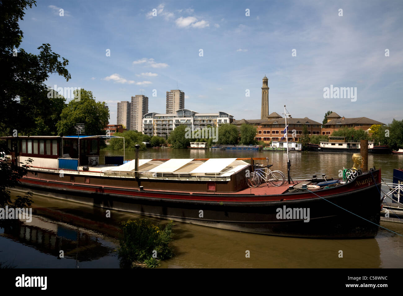 Houseboat river thames hi-res stock photography and images - Alamy