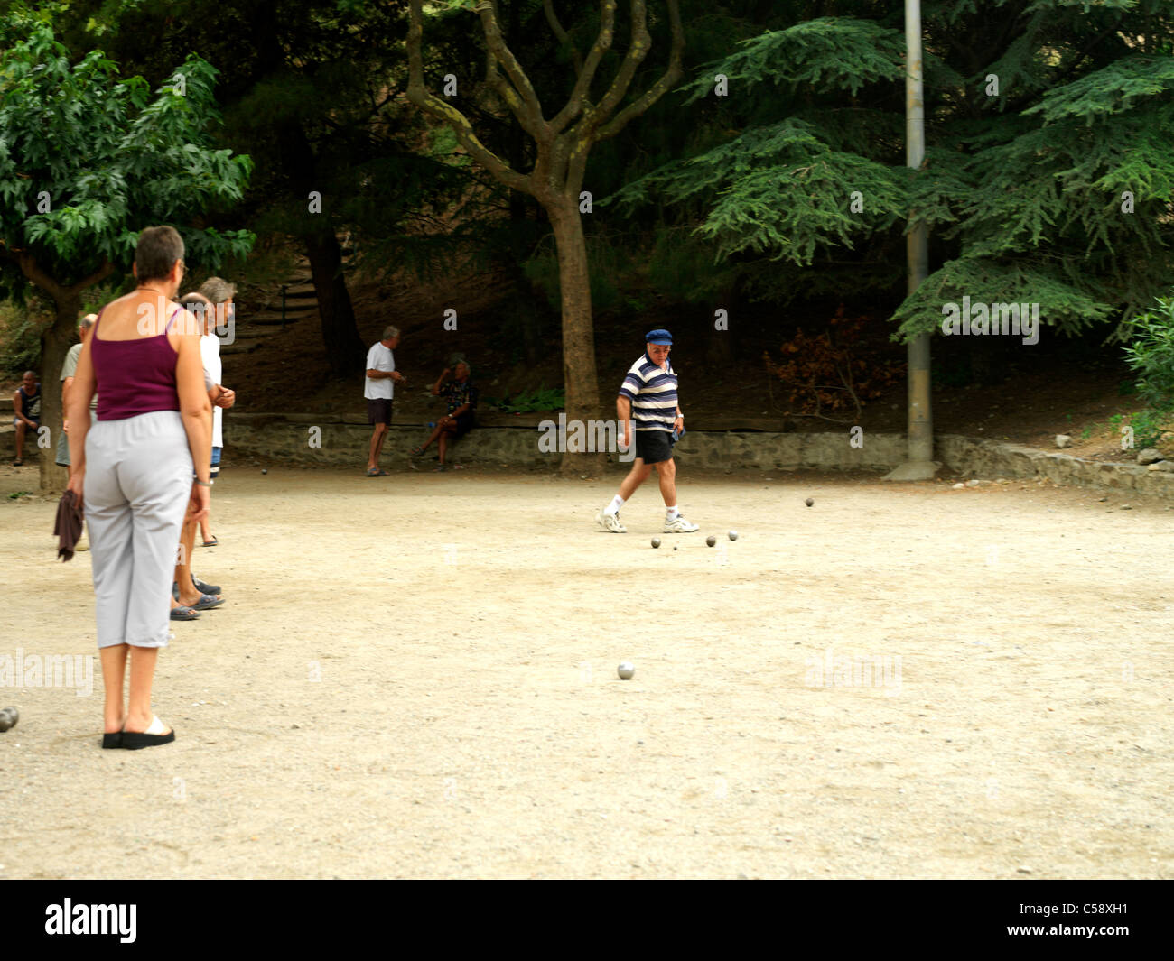 Playing bowls in park hi-res stock photography and images - Alamy