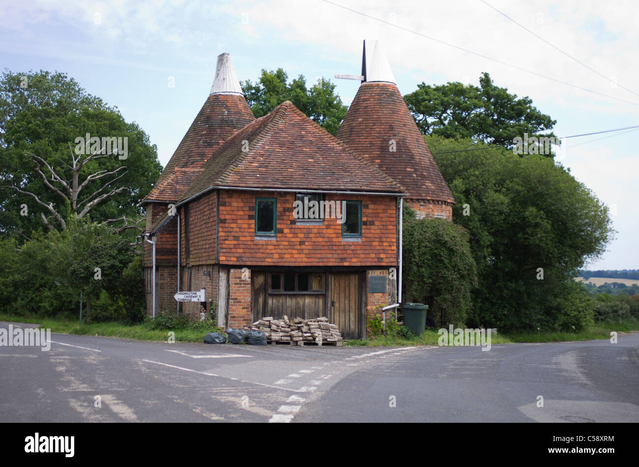 Oast house conversion hi-res stock photography and images - Alamy
