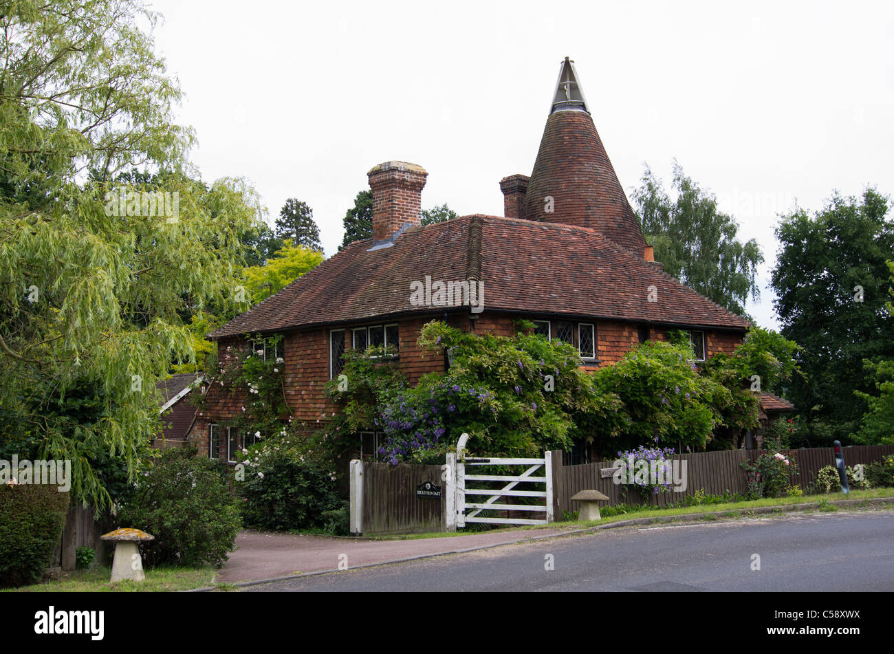 Converted cottage hi-res stock photography and images - Alamy