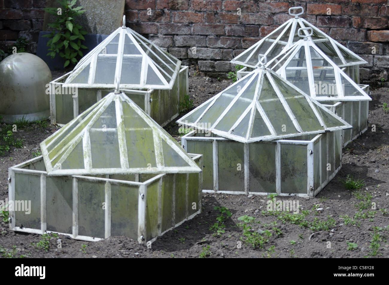 Garden glass pyramid hi-res stock photography and images - Alamy